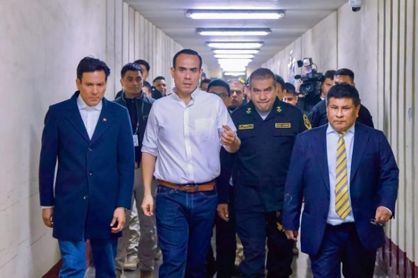 Presidente José Jerí lidera operativo simultáneo en penales del país ...
